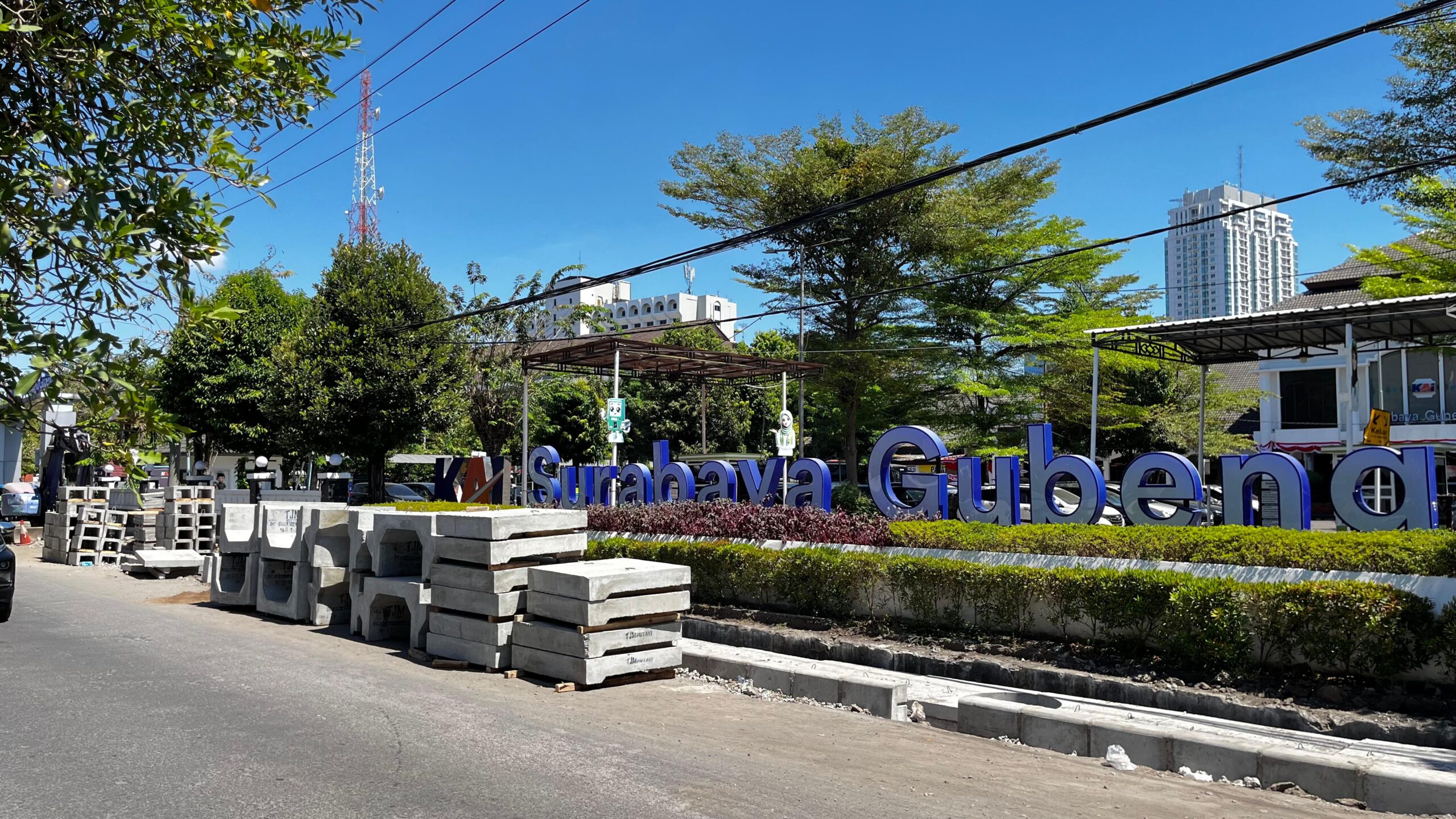 1-3 Agustus Ada Pekerjaan Saluran di Pintu Masuk Stasiun Gubeng Baru ...